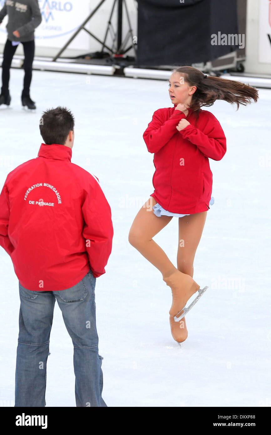 La princesse Alexandra de Hanovre présente son nouveau patin à glace ...