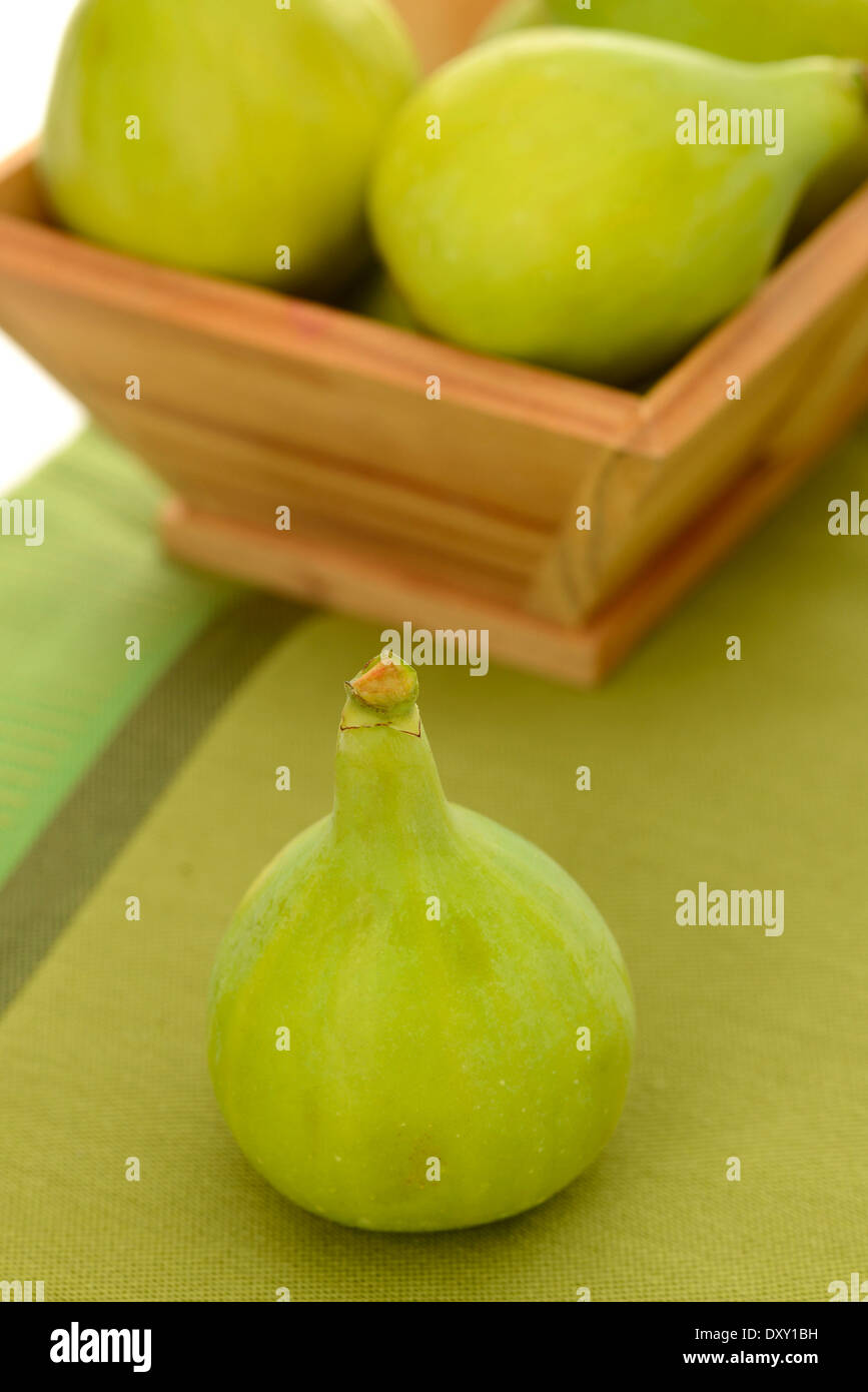 Figues vertes Banque de photographies et d’images à haute résolution ...