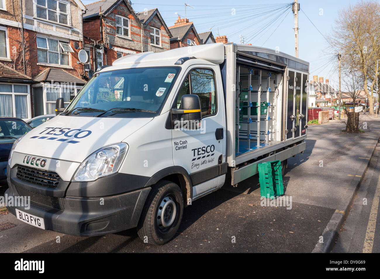 Tesco home delivery van Banque de photographies et d’images à haute ...