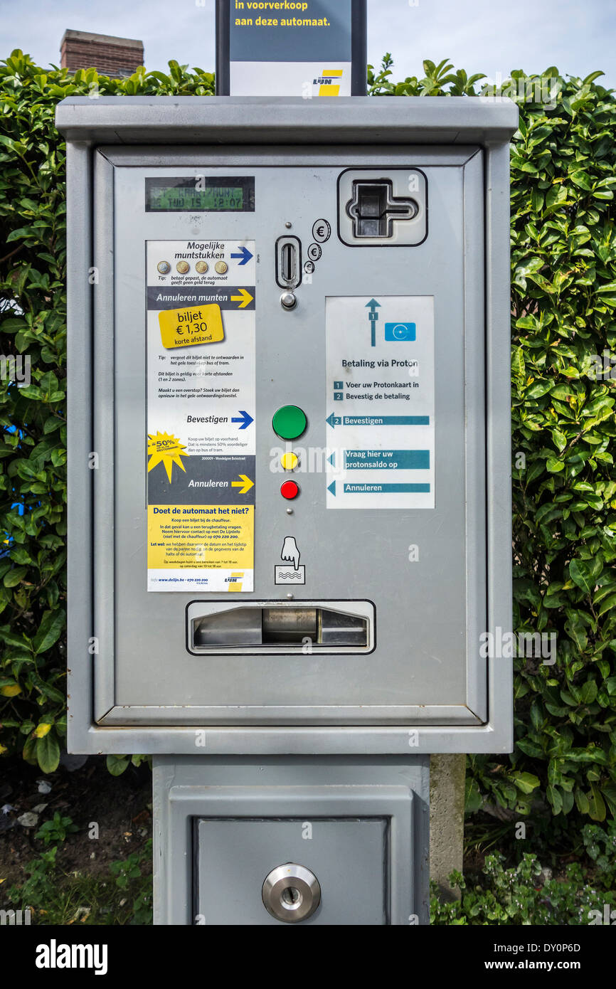 Automated ticket machine Banque de photographies et d’images à haute ...