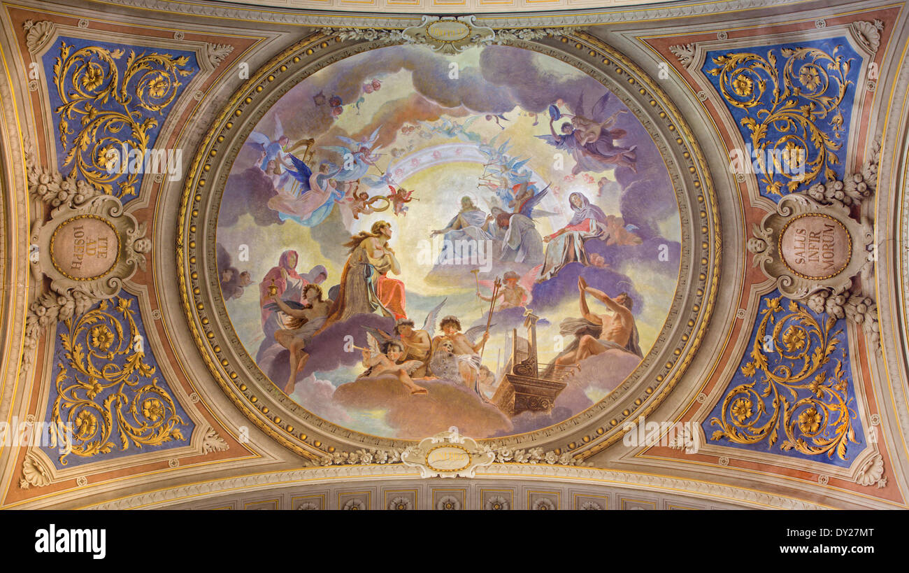 Bologna - fresque au plafond dans l'église baroque de Santa Maria ...
