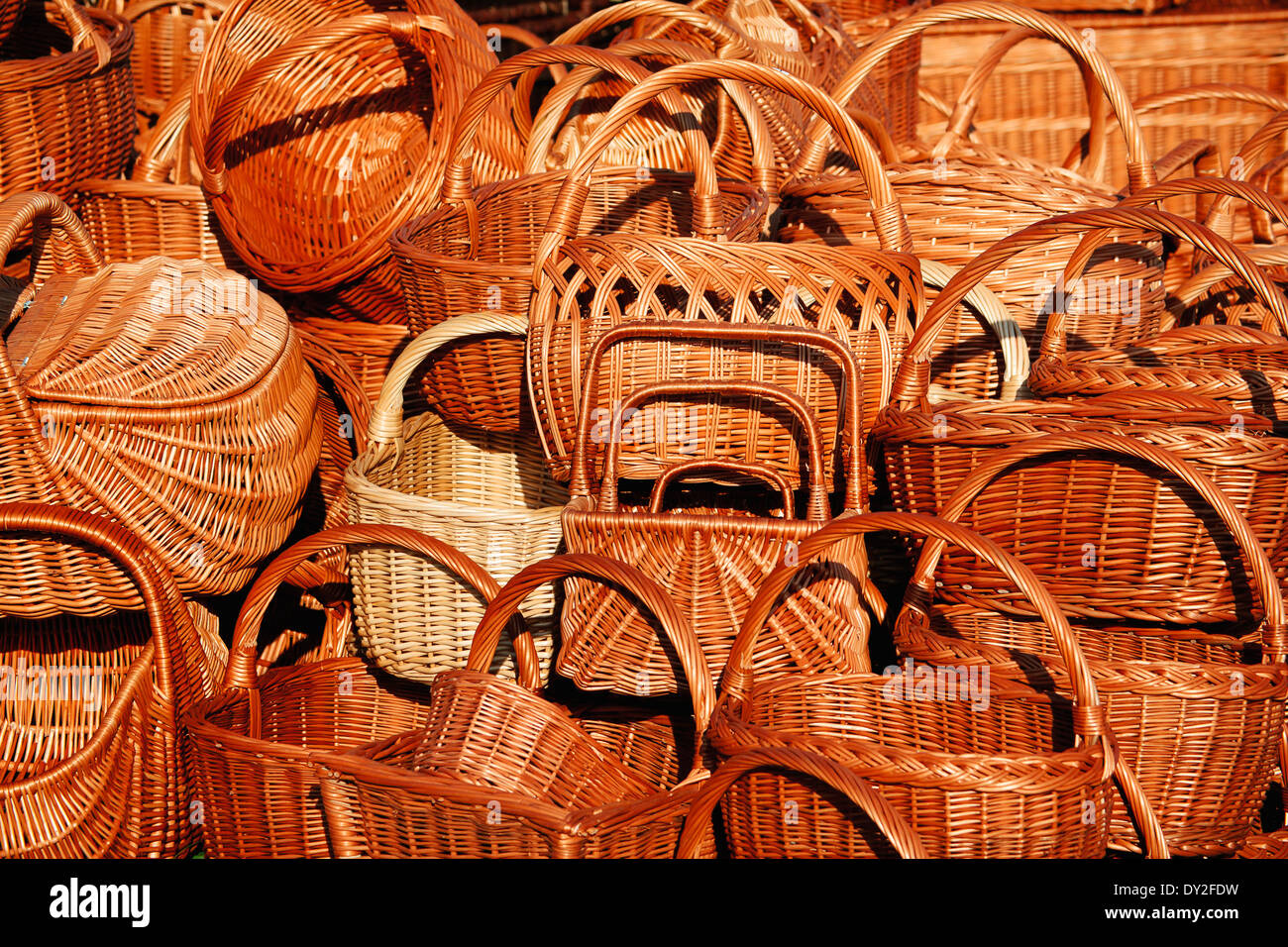 Paniers en osier Banque de photographies et d’images à haute résolution ...