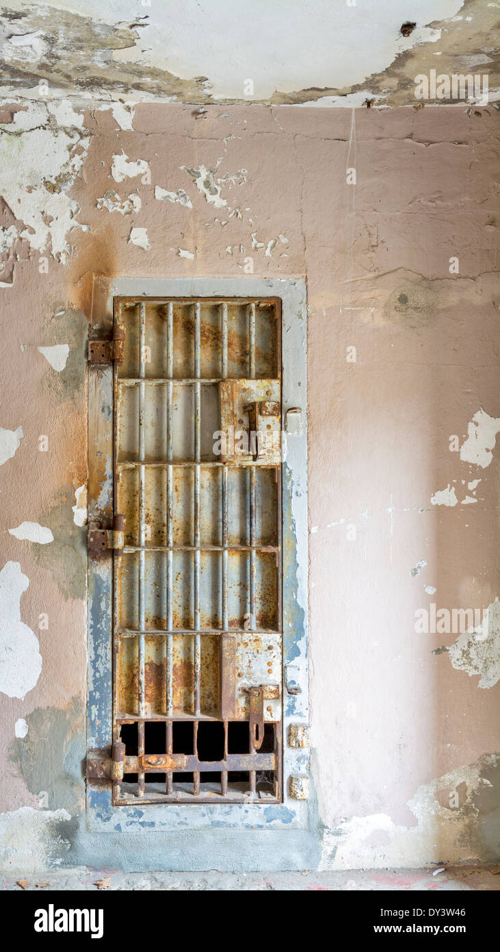 Ancienne porte de cellule de prison Banque de photographies et d’images ...