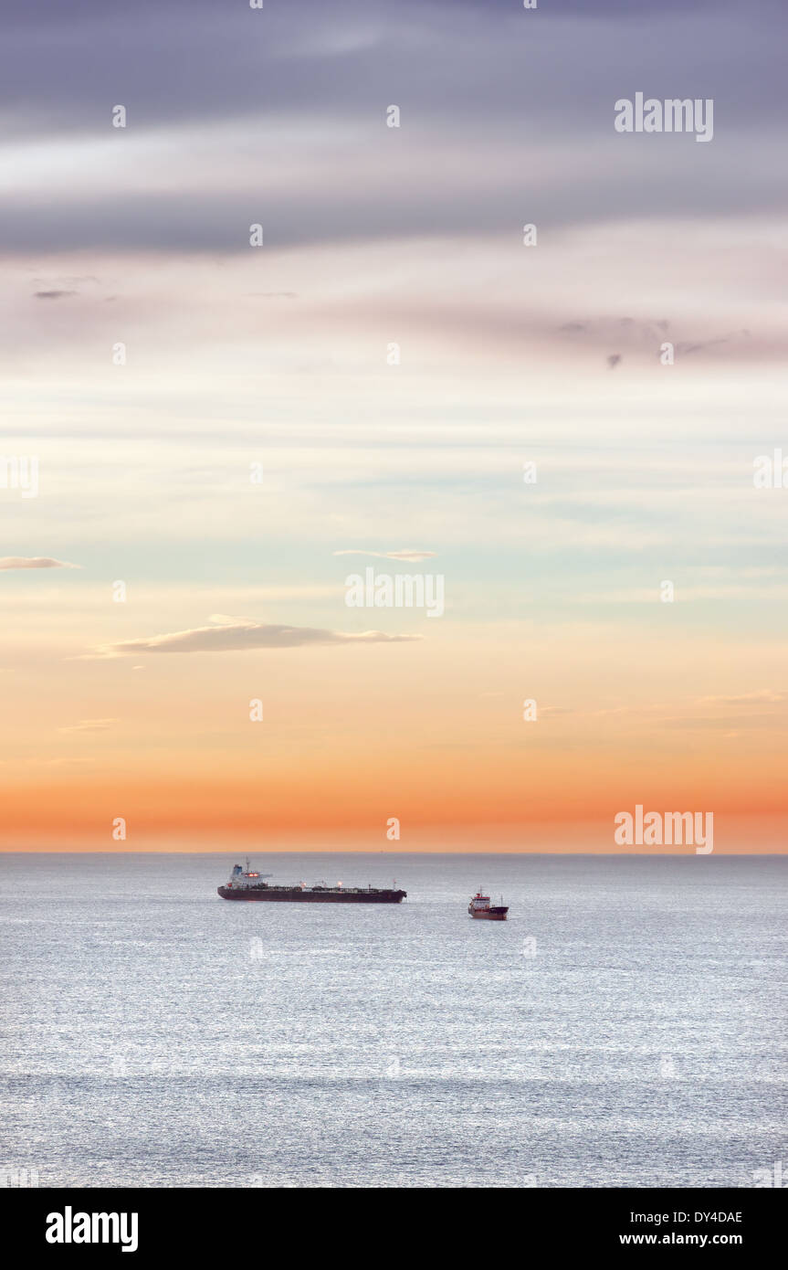 Cargo en mer Banque de photographies et d’images à haute résolution - Alamy