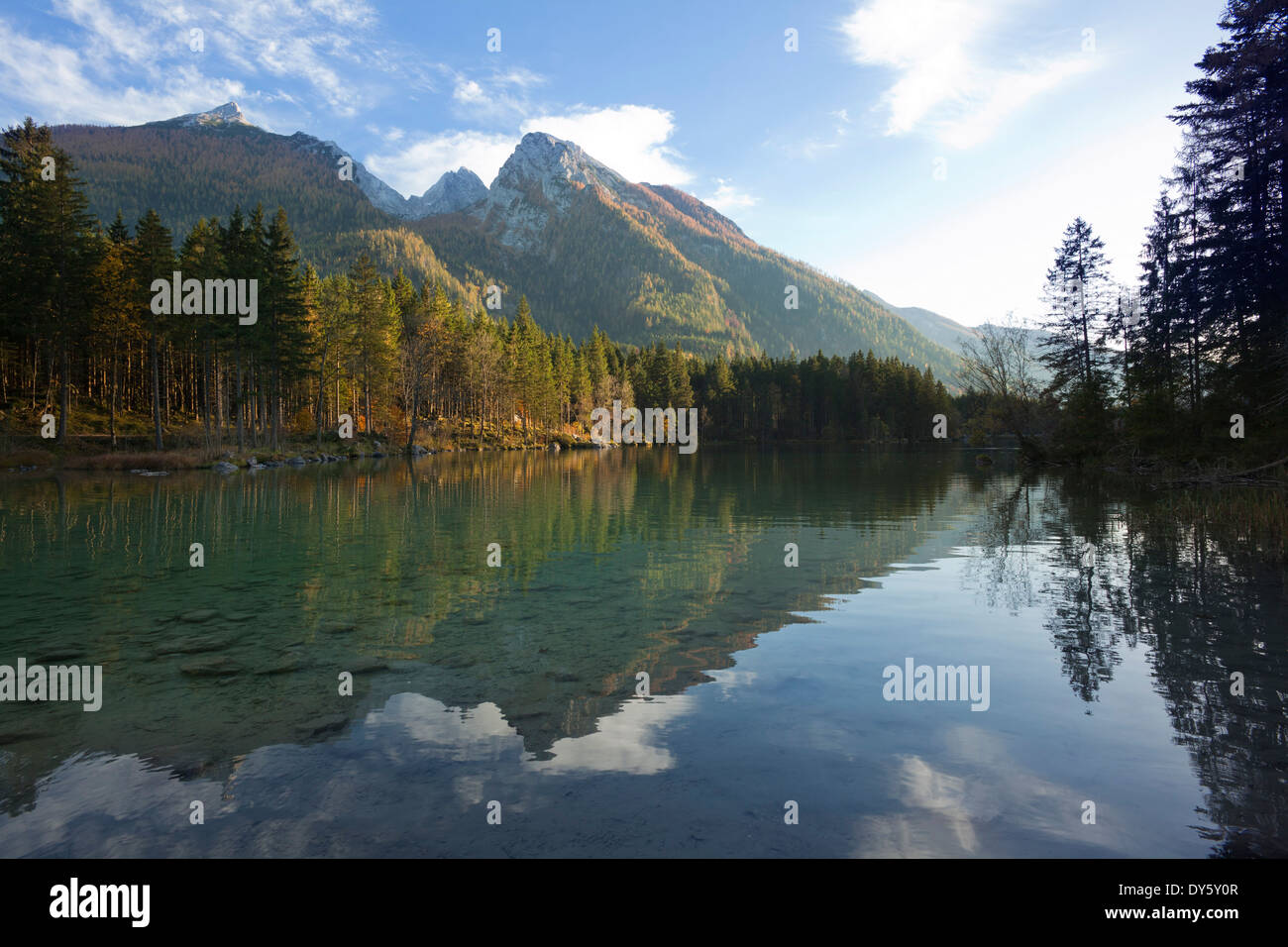 Vue sur le lac Hintersee sur Hochkalter, Ramsau, région de ...