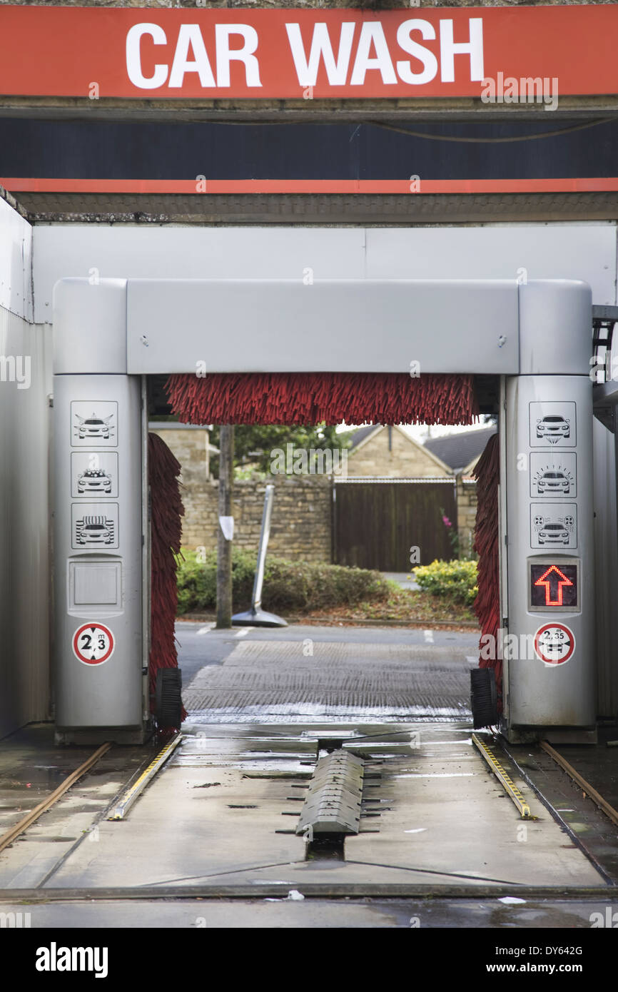 Automatic car wash machine Banque de photographies et d’images à haute ...