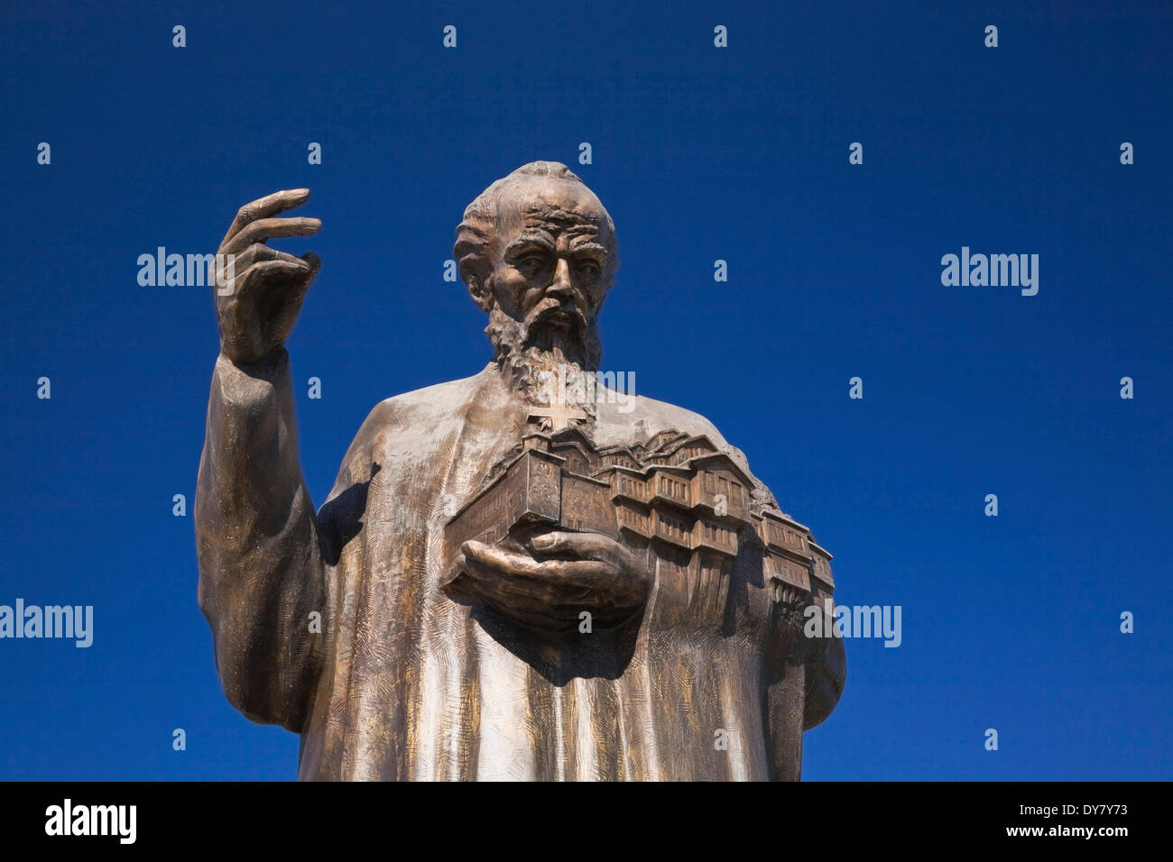 Statue en bronze de Saint Clément d'Ohrid, Ohrid, Macédoine Photo Stock ...