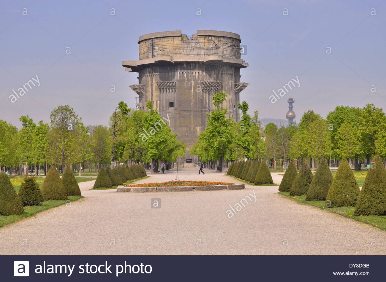 Flak Tower At Park Banque d'image et photos - Alamy