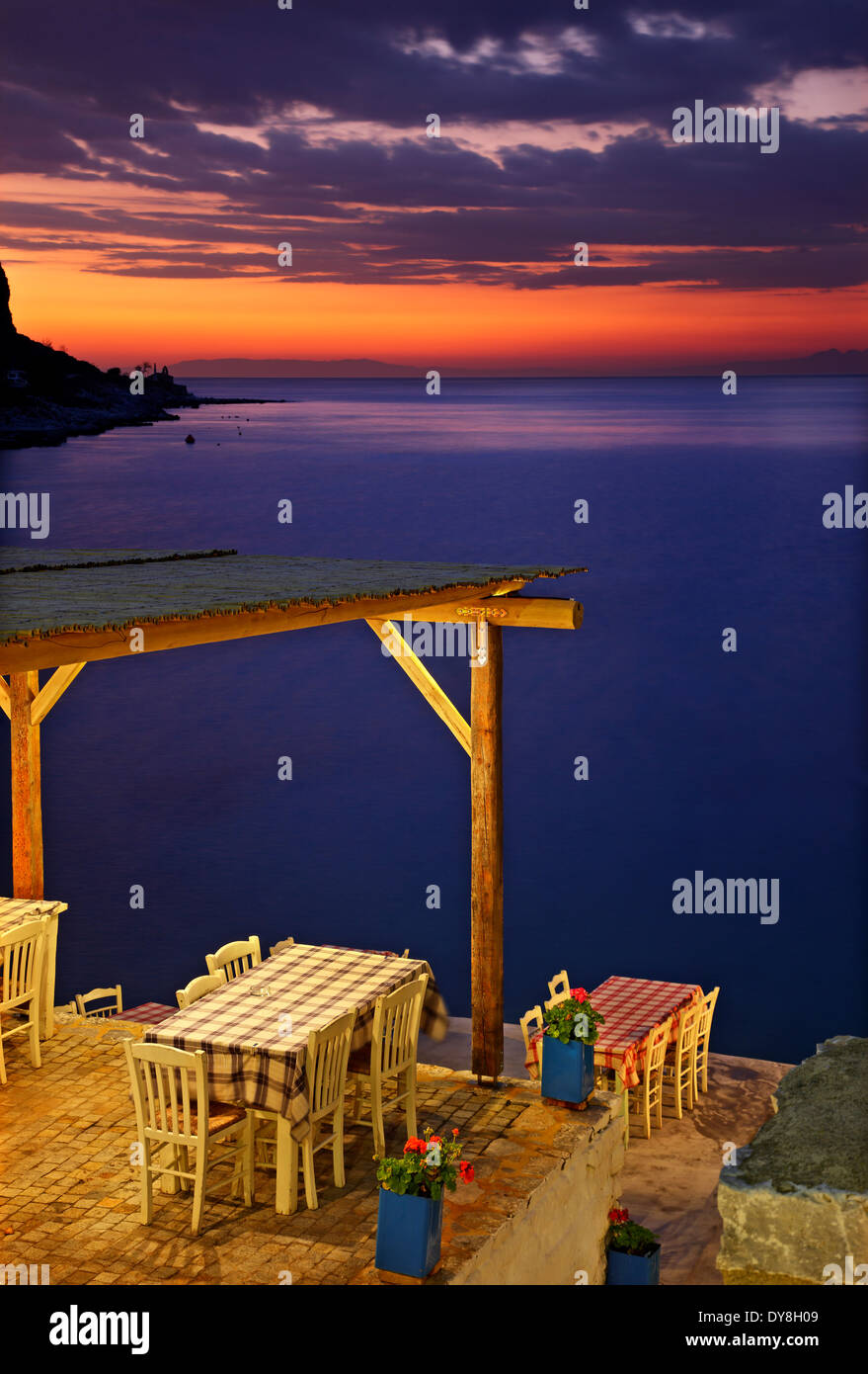 Tavern ('Takis') à Limeni, l'un des plus beaux villages de bord de la ...