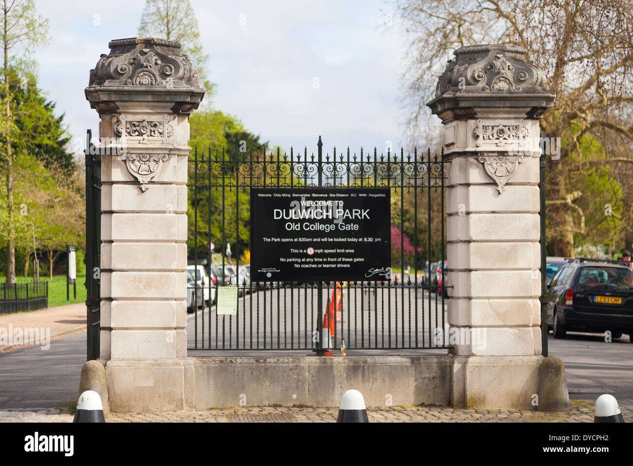 College gate Banque de photographies et d’images à haute résolution - Alamy