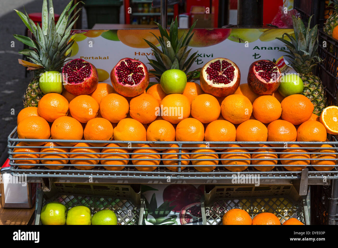 Fruit juice shop in istanbul Banque de photographies et d’images à ...