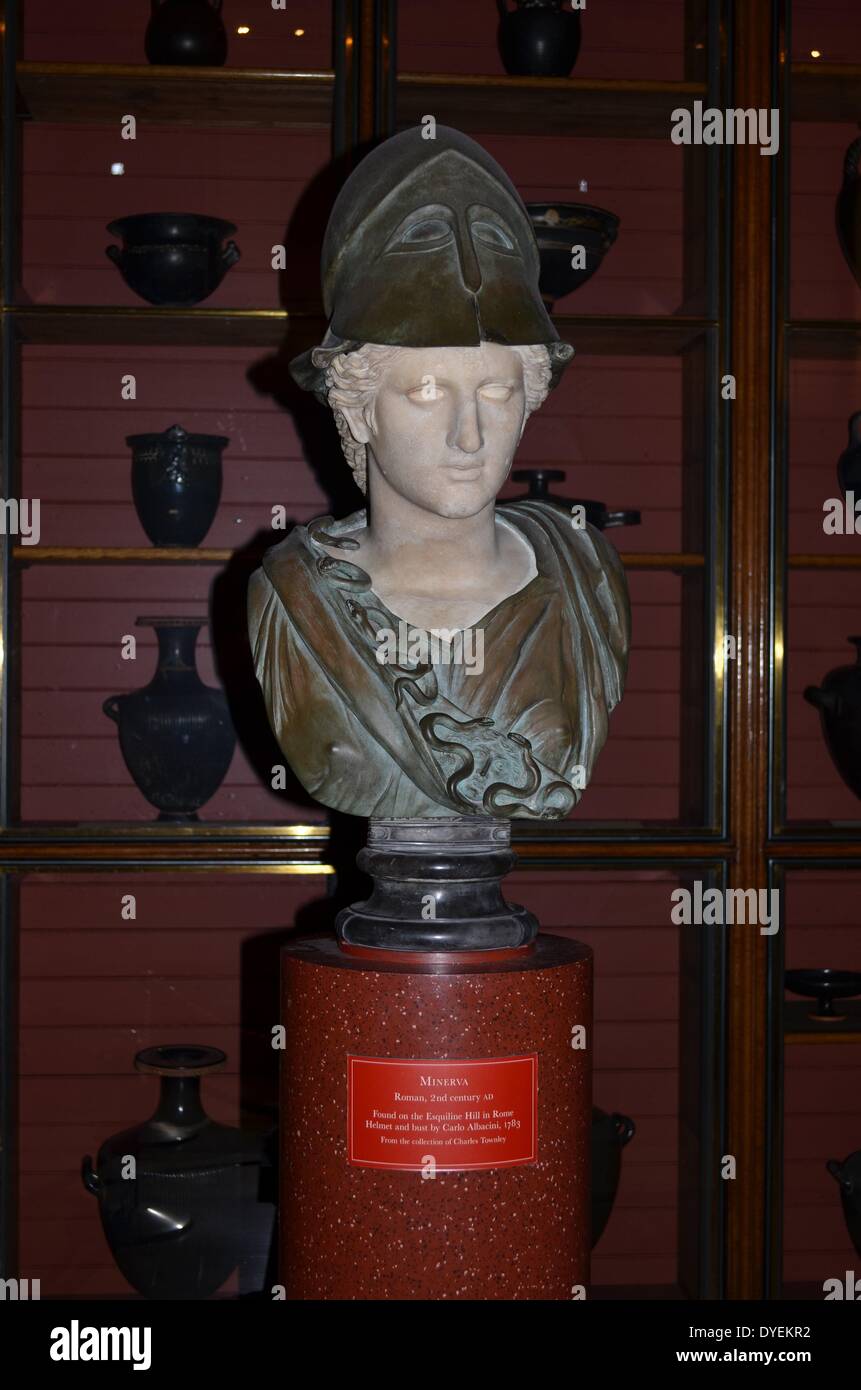 Minerva roman goddess Banque de photographies et d’images à haute ...