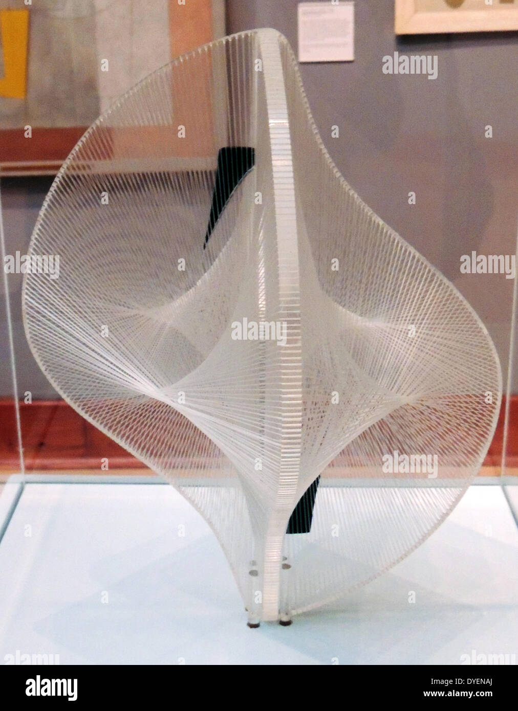 Naum gabo sculpture Banque de photographies et d’images à haute ...