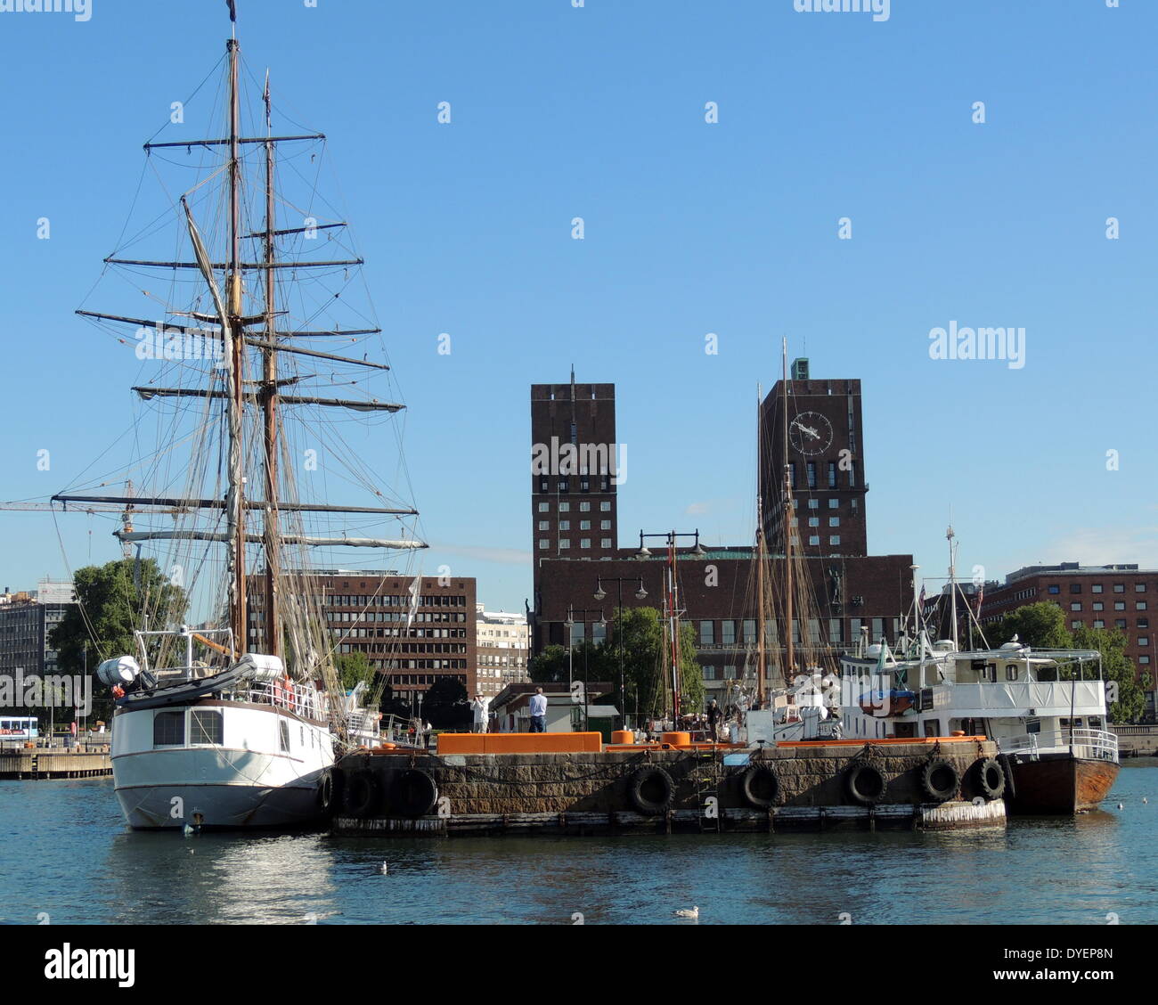 (L'Hôtel de Ville d'Oslo rådhus) est l'édifice qui abrite le conseil de ...
