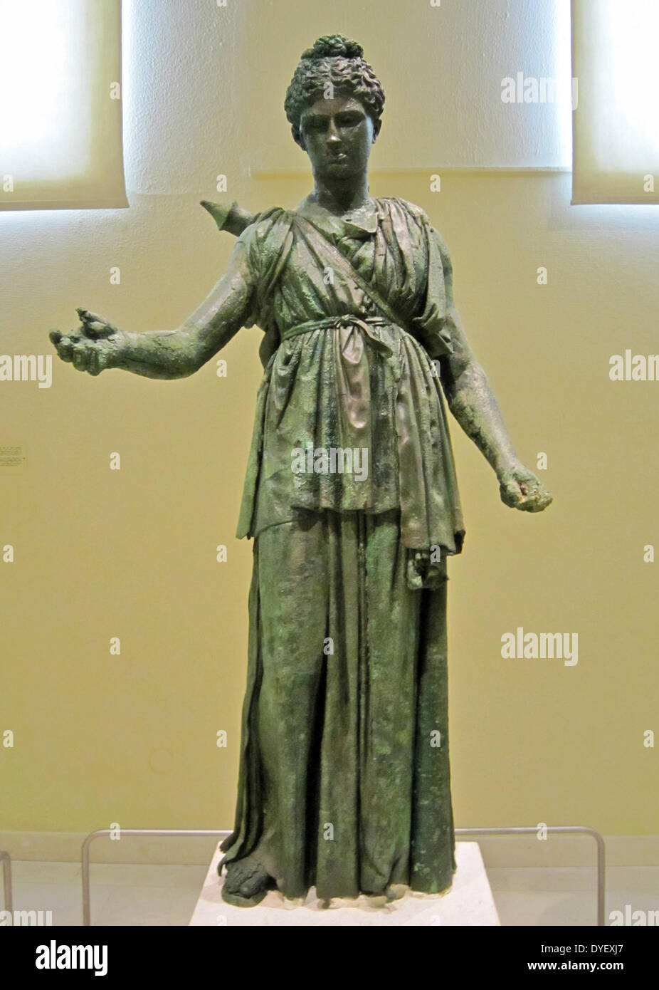 Statue en bronze d'Artémis, mi-4e siècle avant J.-C., l'école de ...