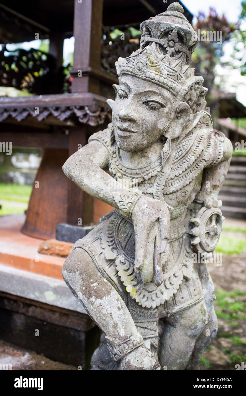 Sculpture du temple balinais ancien Banque d'image et photos - Alamy