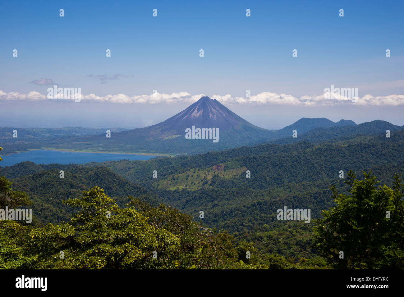 Lac volcan Banque de photographies et d’images à haute résolution - Alamy