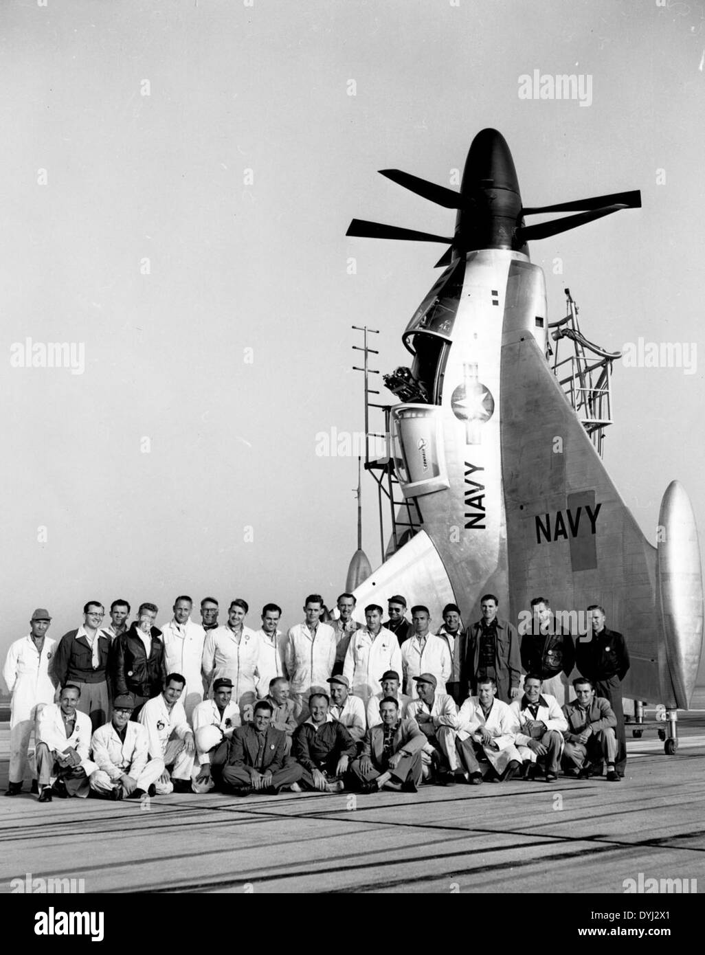 Le Convair XFY-1, un prototype d'avion VTOL (vertical Take-Off and ...