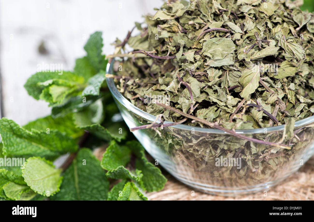 Feuilles de menthe sèches Banque de photographies et d’images à haute ...