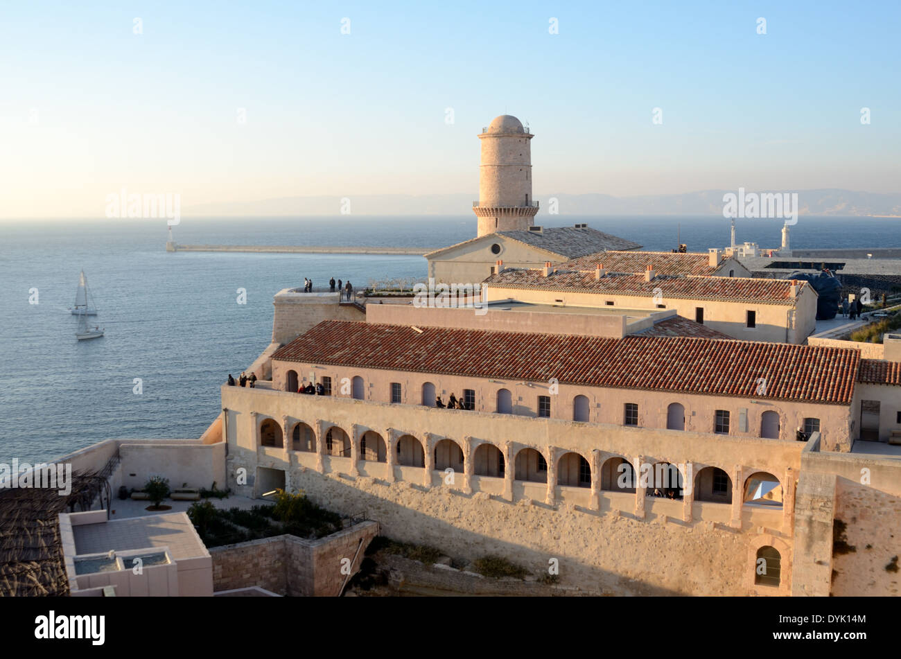 Fort Saint Jean & Phare Musée MUCEM Marseille Provence France Photo Stock - Alamy