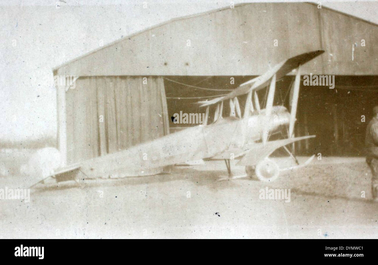 Cette image de la collection Al 2 Rowell met en valeur l'aviation de ...