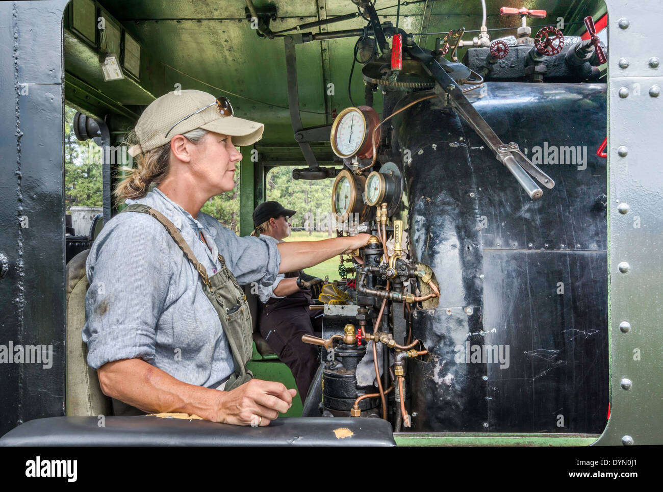 Femme conducteur de train Banque de photographies et d’images à haute ...