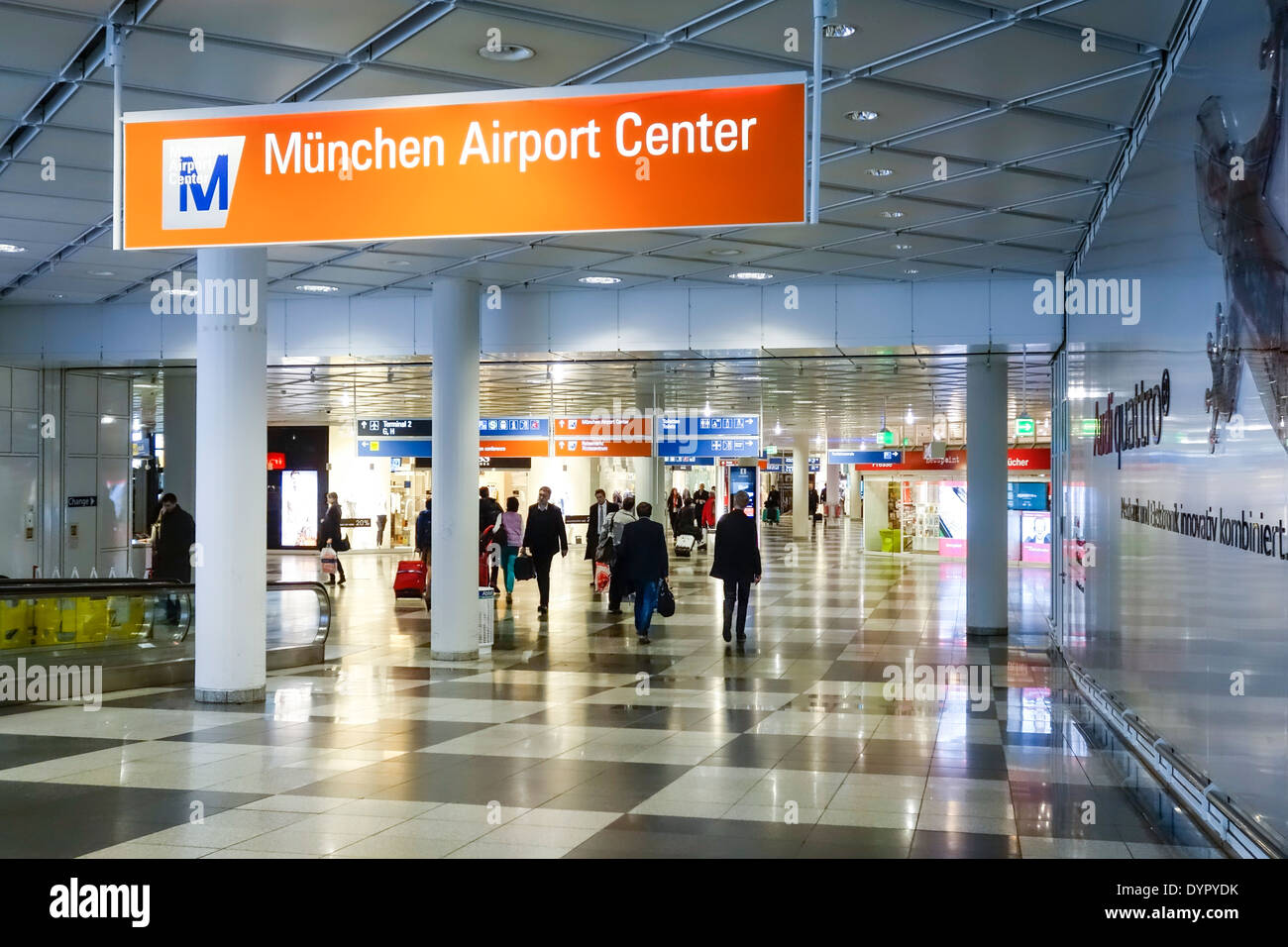 Munich airport terminal 2 Banque de photographies et d’images à haute ...