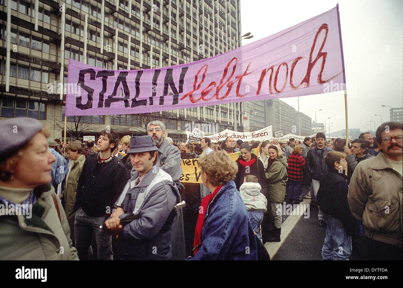 1989 berlin demonstration Banque de photographies et d’images à haute ...