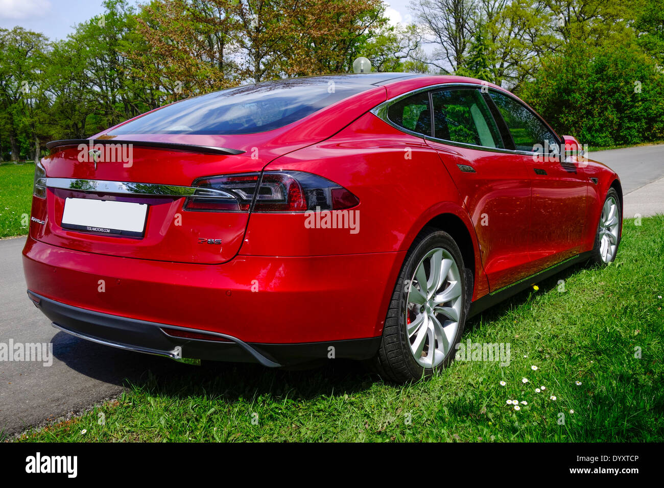 Modèle tesla rouge Banque de photographies et d’images à haute ...