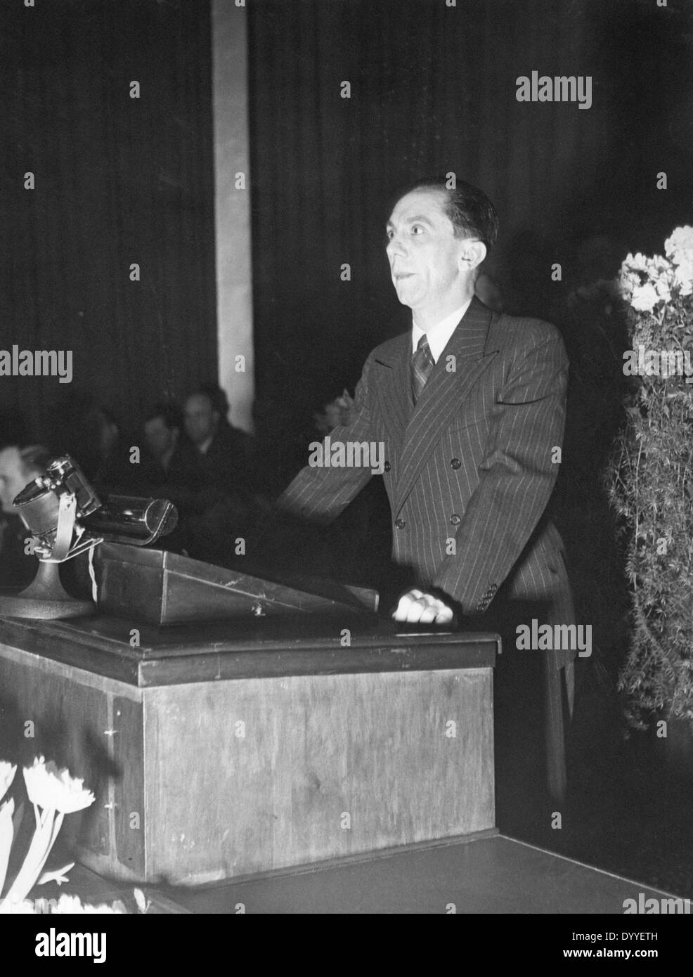 Joseph goebbels speech Banque d'images noir et blanc - Alamy