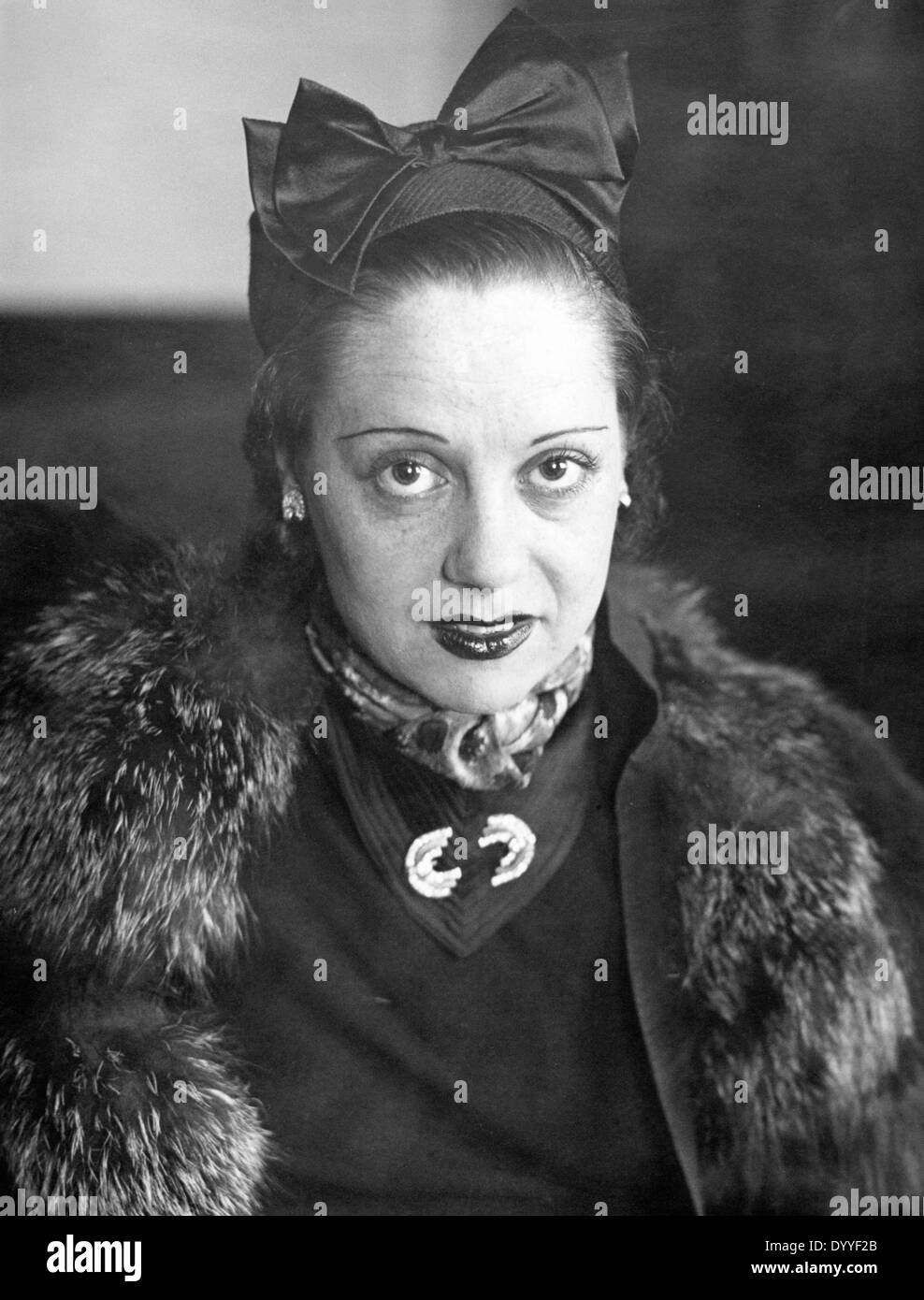 Singer lucienne boyer Banque de photographies et d’images à haute ...