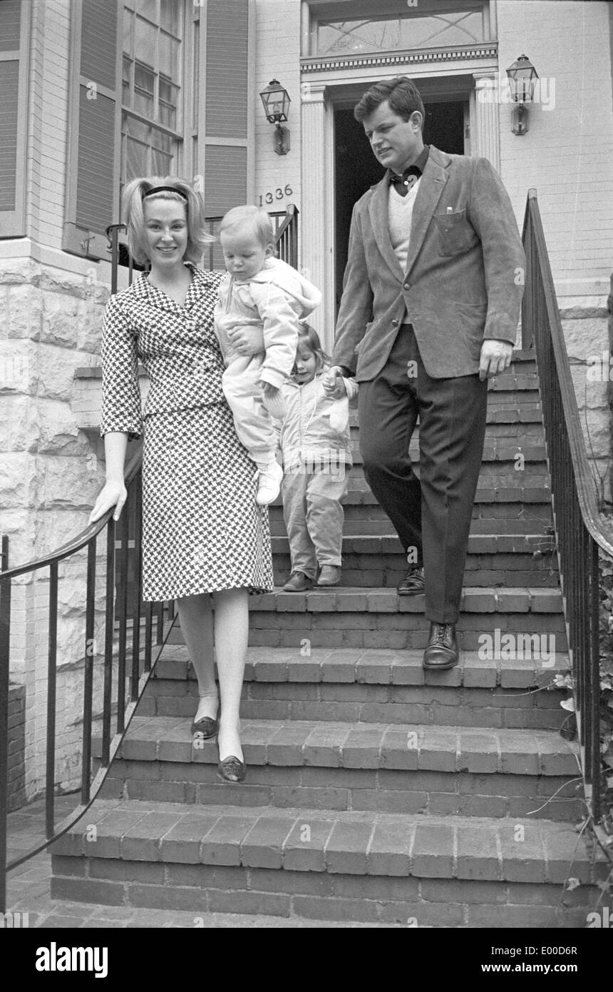 Edward ted kennedy with his wife Banque de photographies et d’images à ...