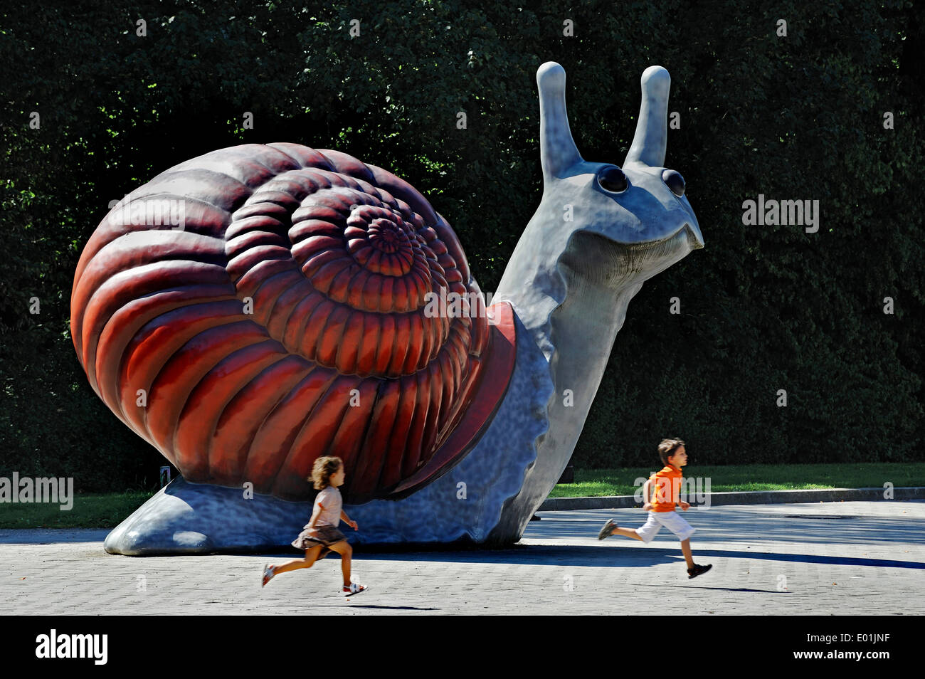 Sculpture 'Sweet Brown Snail' par Jason Rhoades et Paul McCarthy ...