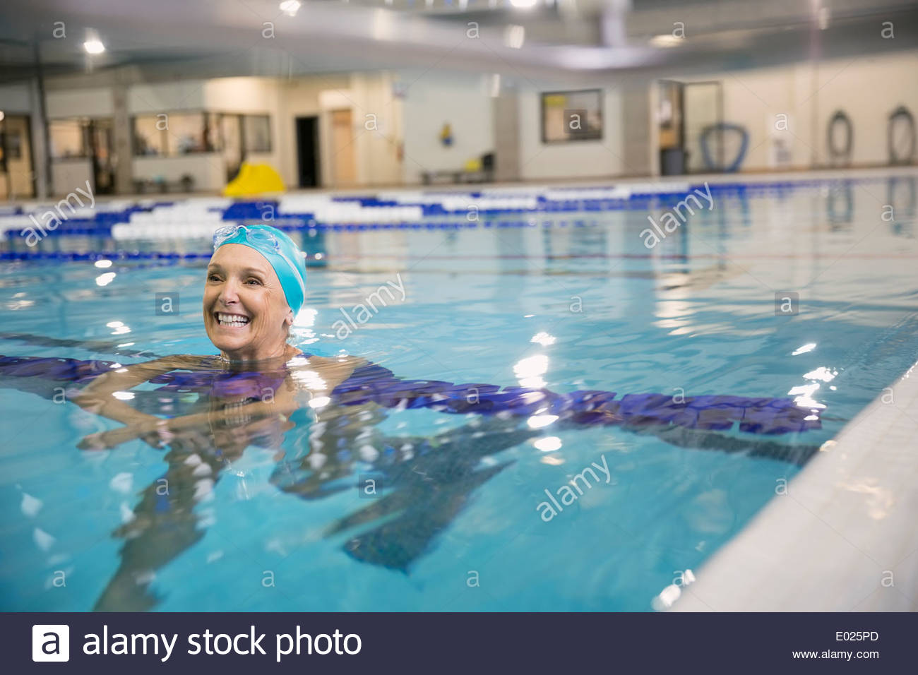 Woman swimming pool Banque de photographies et d’images à haute ...