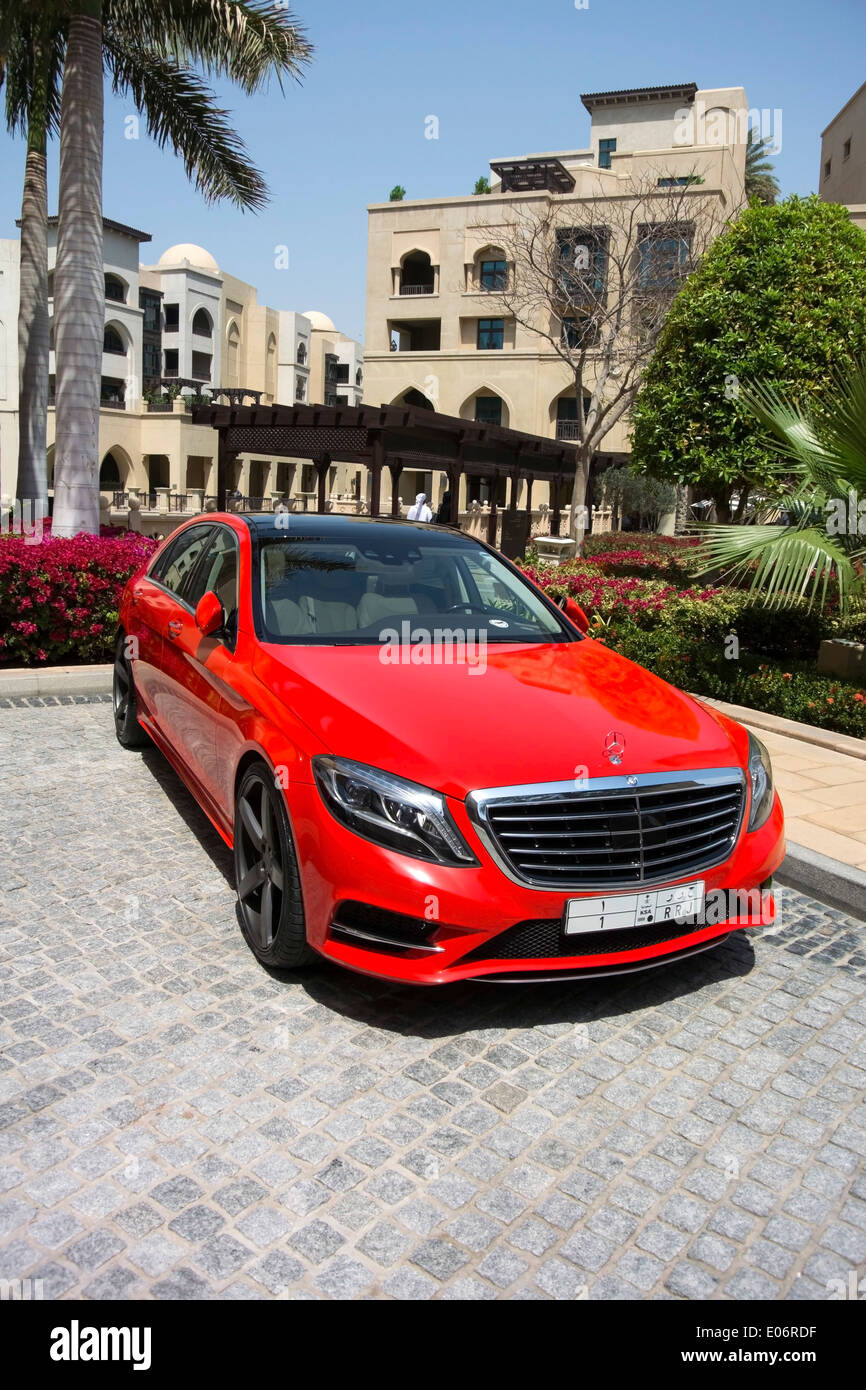 Mercedes rouge Banque de photographies et d’images à haute résolution ...