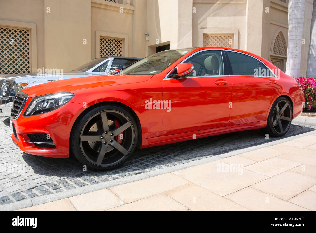 Mercedes rouge Banque de photographies et d’images à haute résolution ...