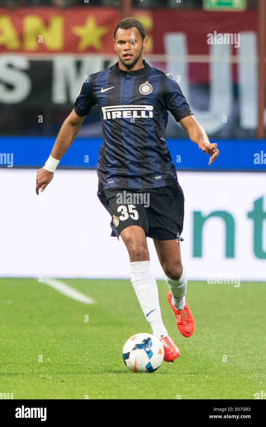 Rolando Soccer Photos & Rolando Soccer Images - Alamy