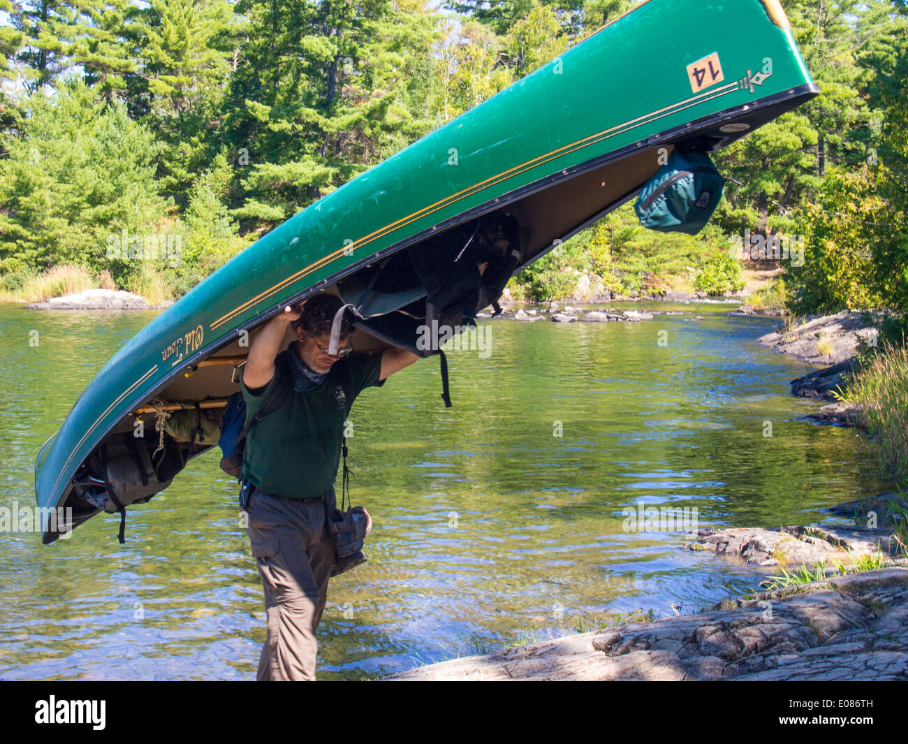 Portage canoe Banque de photographies et d’images à haute résolution ...