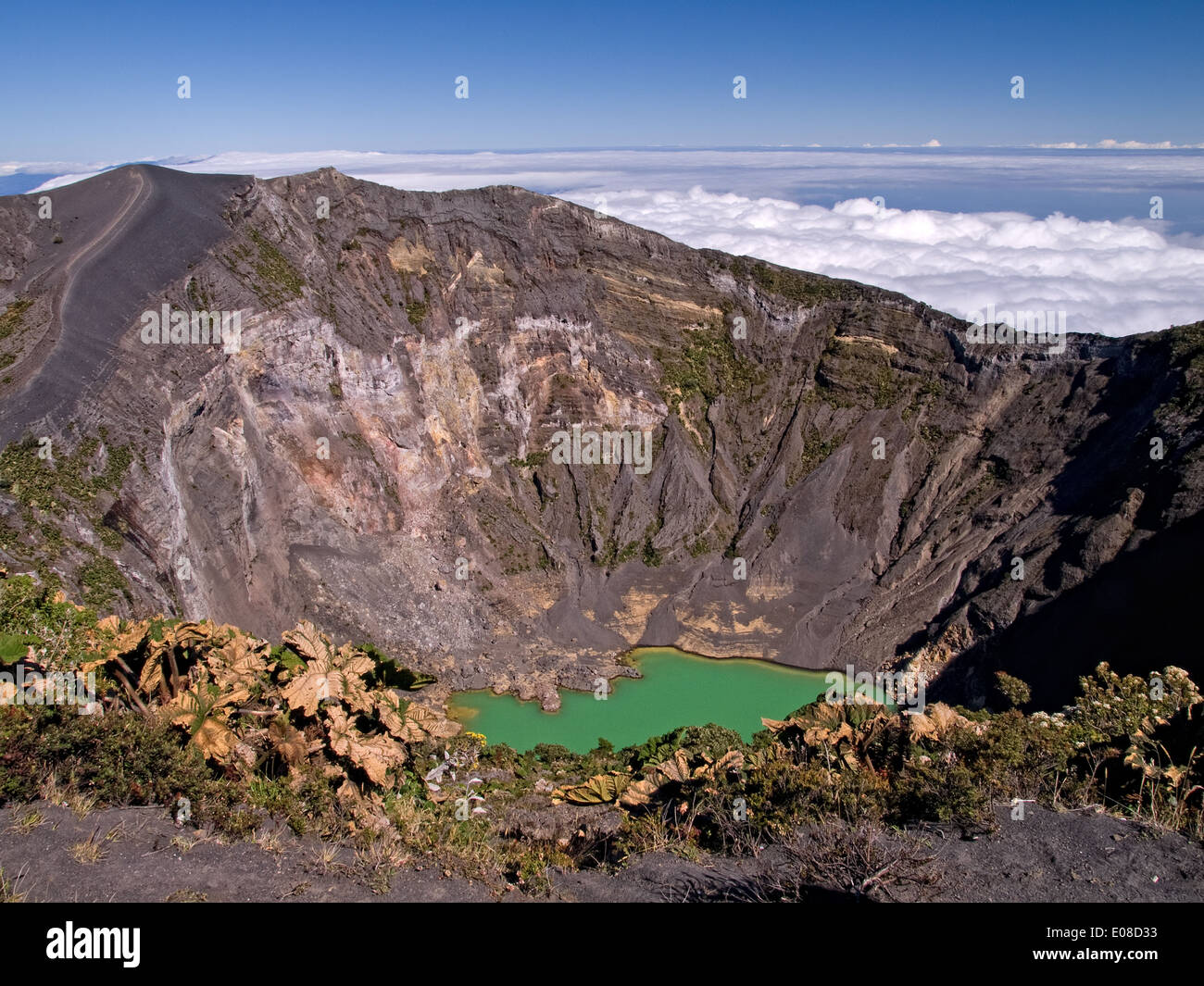 Lac volcanique irazu Banque de photographies et d’images à haute ...