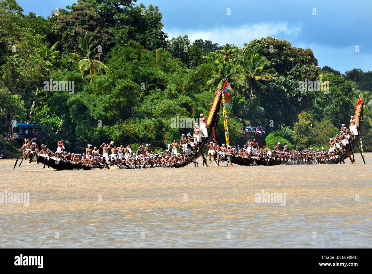 Aranmula boat race Banque de photographies et d’images à haute ...