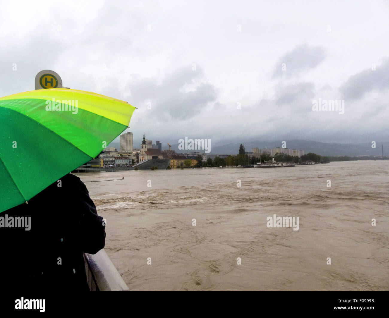 De l'eau élevée en 2013, Linz, Autriche. les inondations et les ...