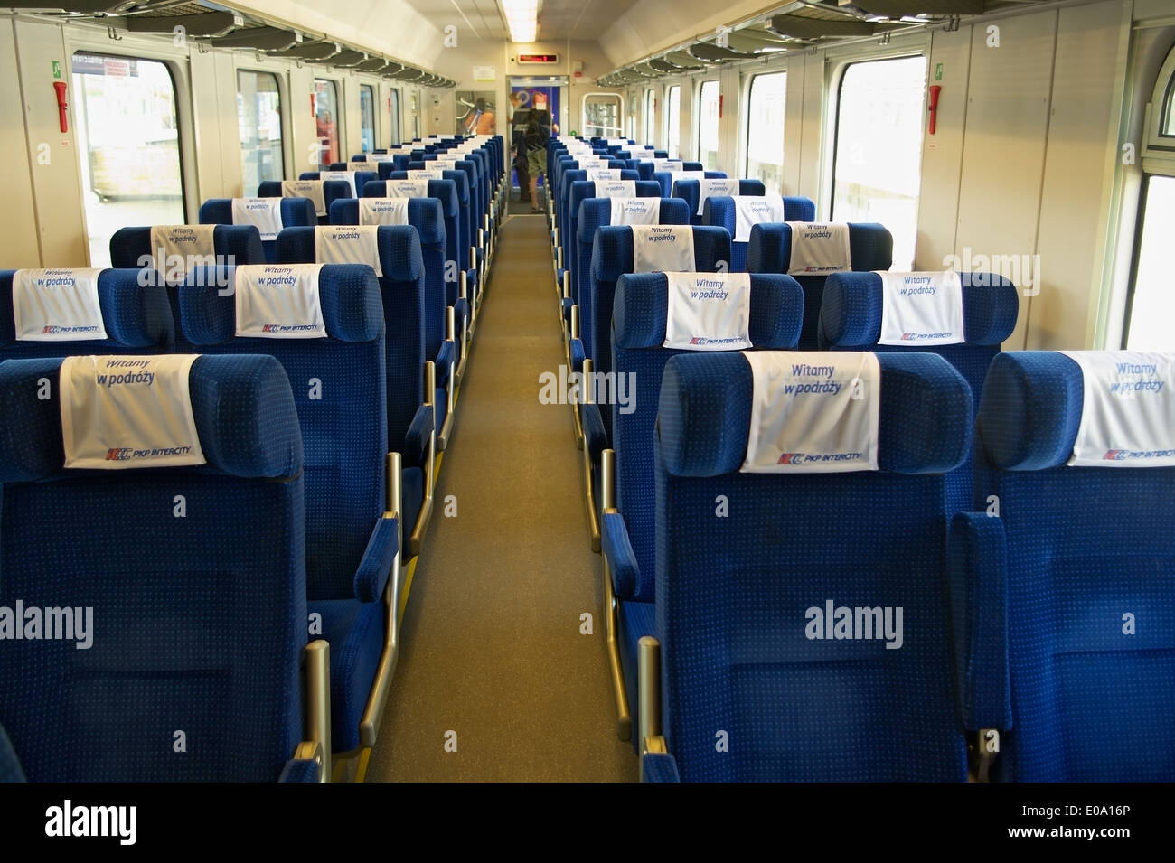 Intérieur de la PKP Intercity à compartiment unique de deuxième classe ...