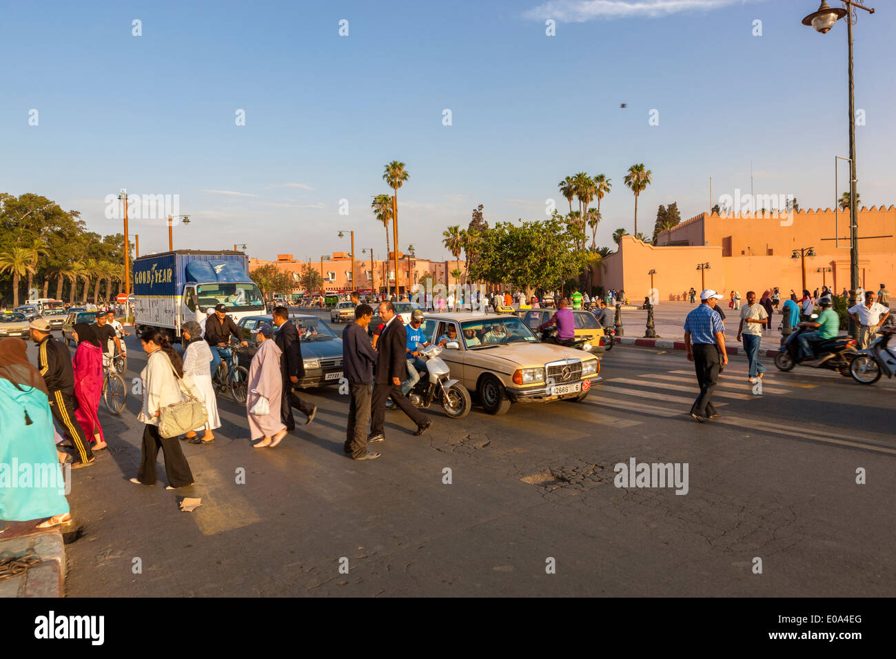 Streets marrakech medina morocco africa Banque de photographies et d ...