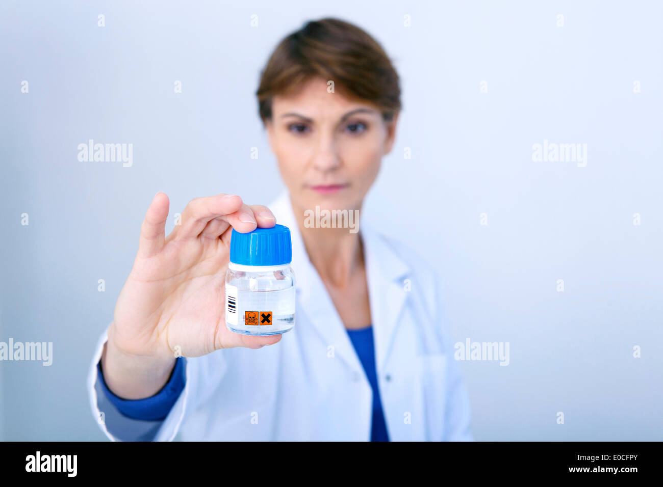 étiquettes de substances toxiques Banque de photographies et d’images à ...