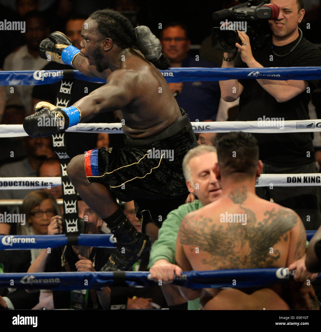 Los Angeles, Californie, USA. 10 mai, 2014. (En noir les lignes ...