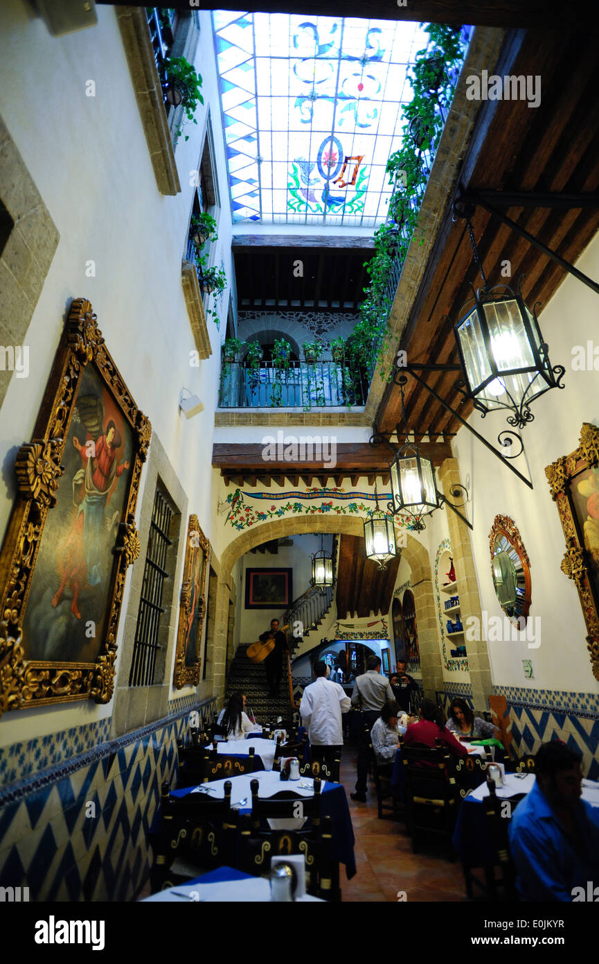 Le restaurant Le Café de Tacuba à Mexico, Mexique et fondé en 1912 dans un ancien couvent Photo ...