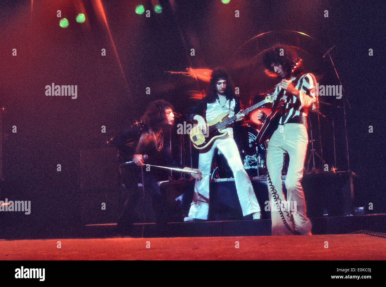 Queen band 1975 Banque de photographies et d’images à haute résolution ...