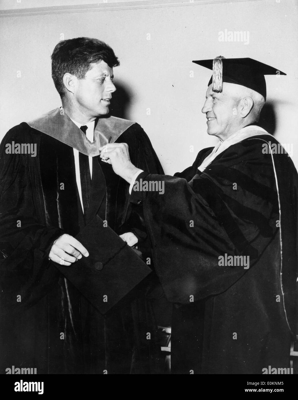 Le président John F. Kennedy de Harvard diplômés Photo Stock - Alamy
