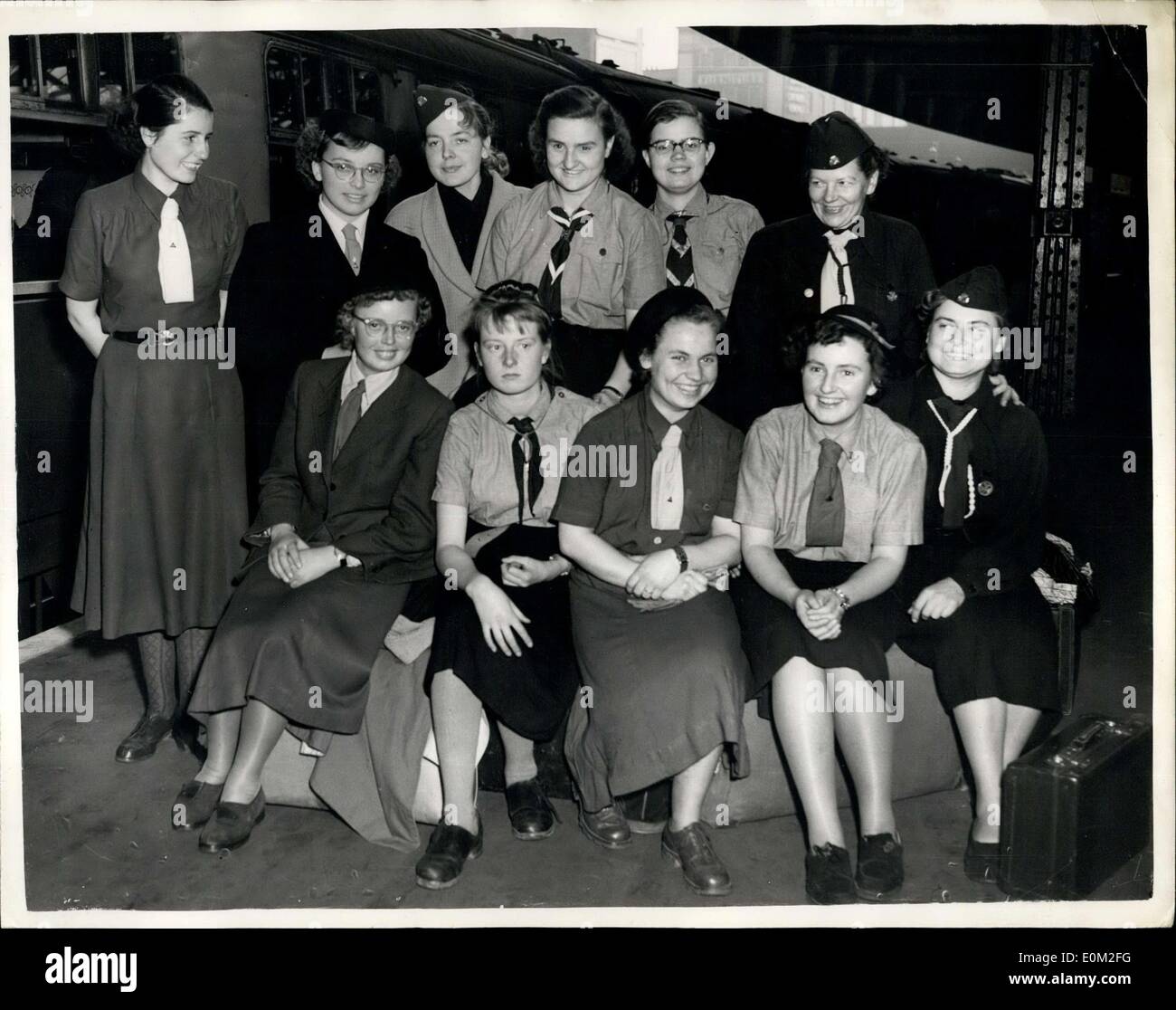 Girl guide leaders arrive from germany Banque de photographies et d ...