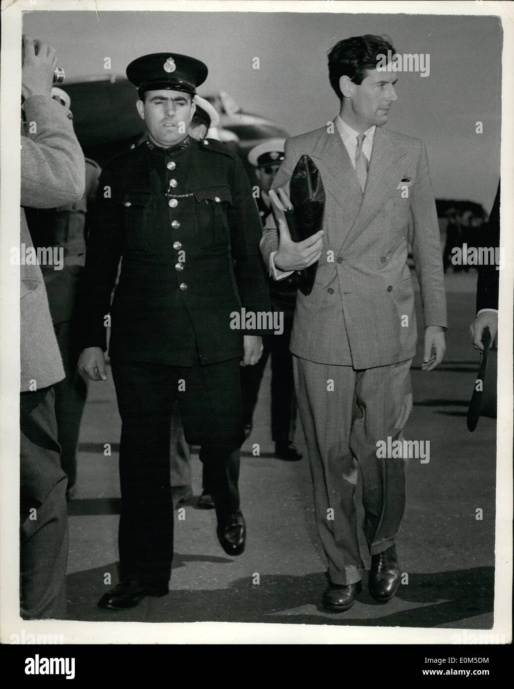 08 août 1953 - Groupe-capitaine Townsend arrive en Grande-Bretagne. Le ...